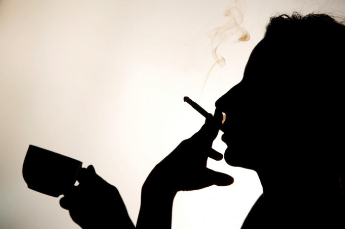 Why do so many mothers return to smoking after giving birth?